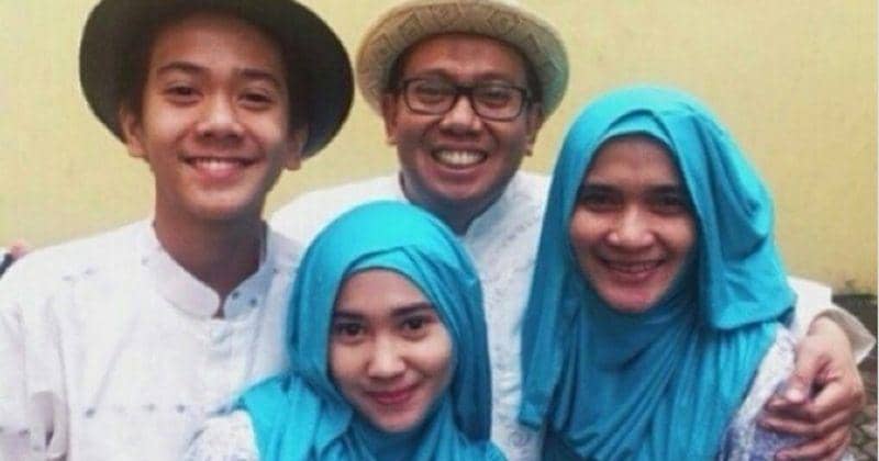 7 Fakta Keluarga Iqbaal Ramadhan yang Tak Banyak Diketahui | Popmama.com